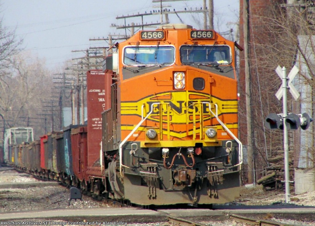 BNSF 4566